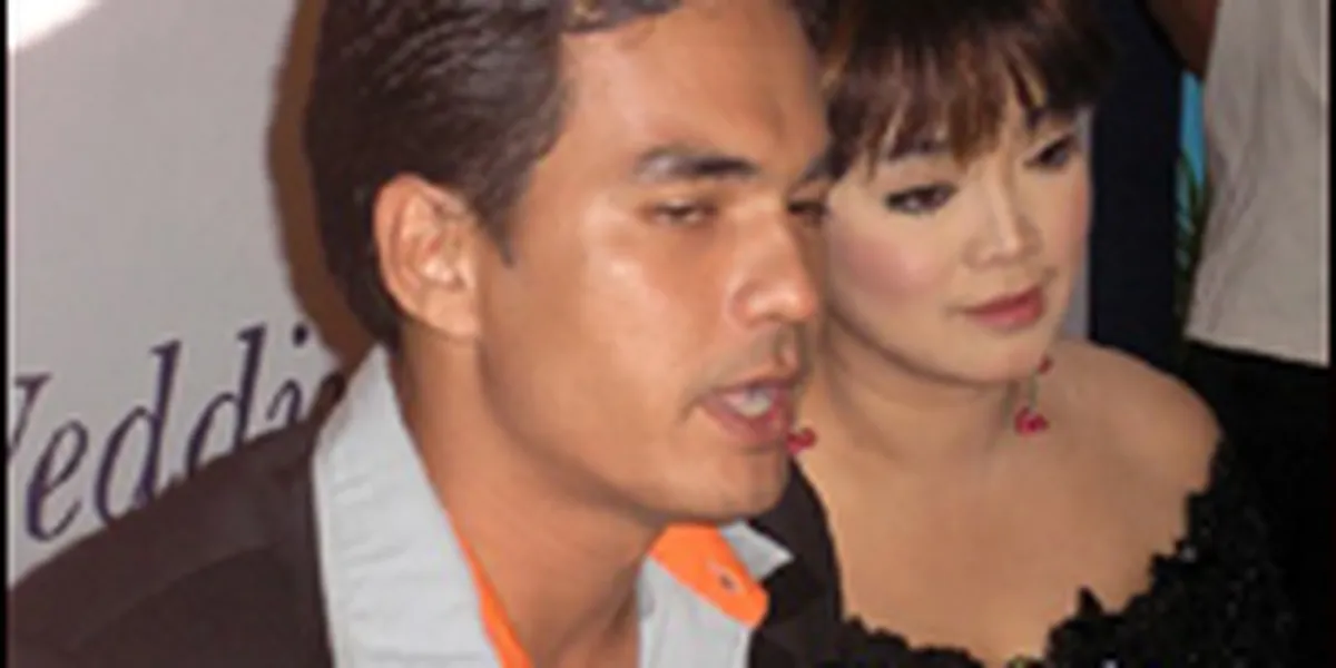 Rina Gunawan-Tedy Syah Selalu Tampil Mesra - KapanLagi.com