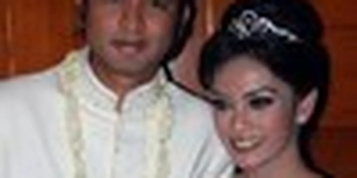 Foto Lembu Club Eighties - #004 - KapanLagi.com