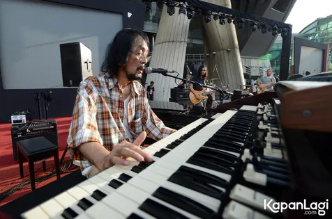 Ine Febriyanti Hingga Deddy Mizwar Kenang Sastrawan WS Rendra ...