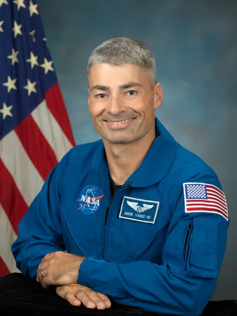 Kehidupan Astronot di Luar Angkasa, Rayakan Natal dan Nobar Film - Plus ... Kehidupan Astronot di Luar Angkasa, Rayakan Natal dan Nobar Film - Plus ...