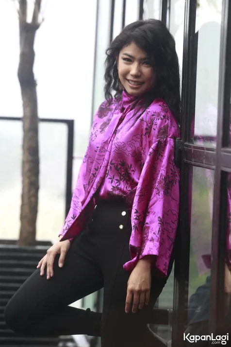 Seperti Kembali Ke Era 80-an, Gamila Arief Istri Pandji Pragiwaksono ...