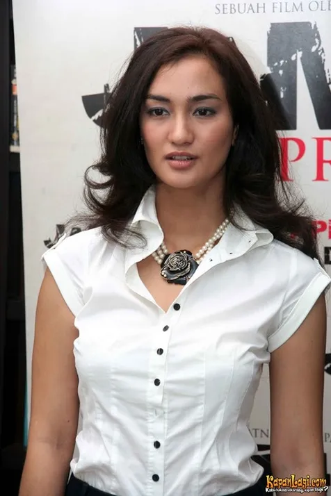 Atiqah Hasiholan