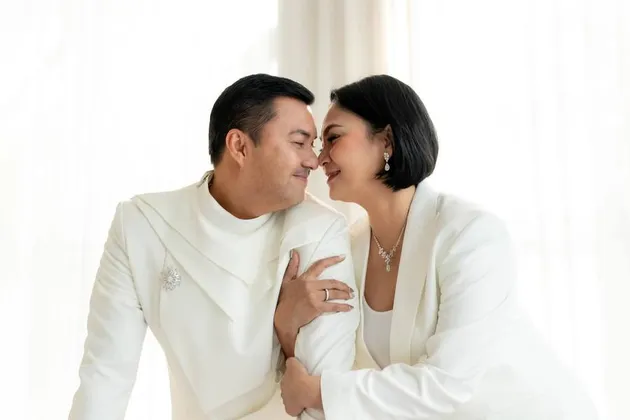 10 Portraits of Anjasmara and Dian Nitami Celebrating their 25th ...