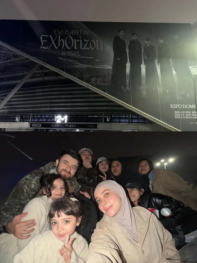 10 Potret Hamidah Rachmayanti Bertemu dan Foto Bareng Suho EXO, Sang ...