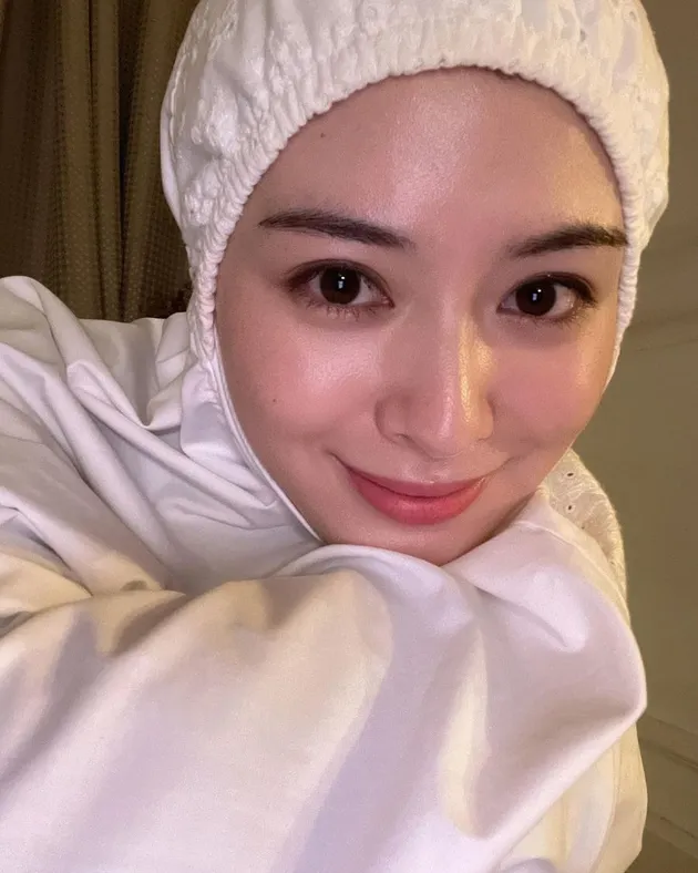 10 Years of Being a Convert, Peek at 7 Beautiful Portraits of Ayana Moon that Can Warm Your Heart