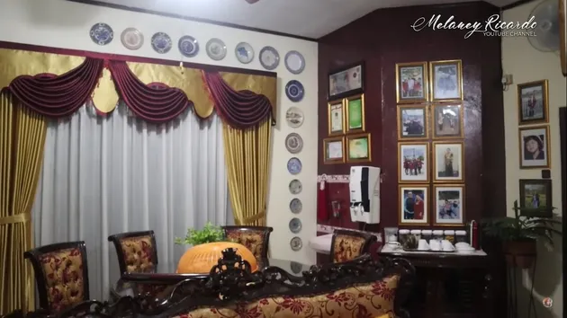 15 Pictures of Mpok Atiek's House with a 90s Nuance, Many Frames on the ...