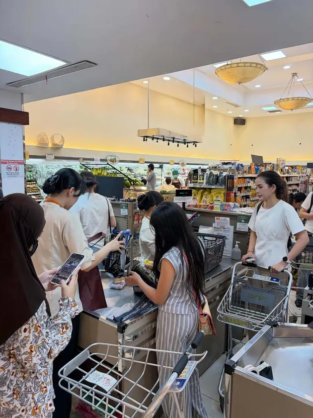 7 Photos of Azriel Hermansyah Enjoying Quality Time with His Siblings ...