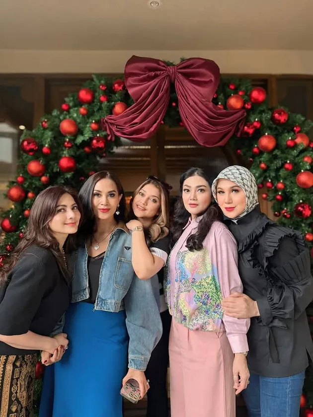 7 Potret Bella Saphira Kumpul Bareng Teman-teman Seleb Senior, Ada Cut ...