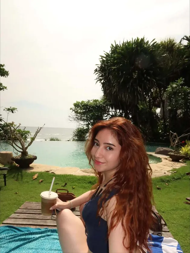 7 Photos of Dannia Salsabilla Showcasing Beauty, Messy Hair But Her ...