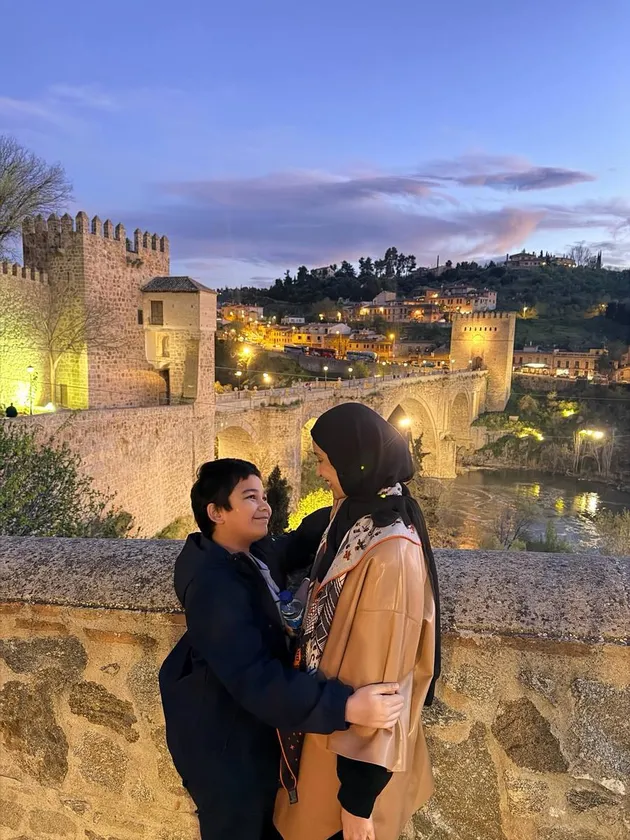 7 Photos of Shireen Sungkar's Family Vacation in Spain, Visiting ...