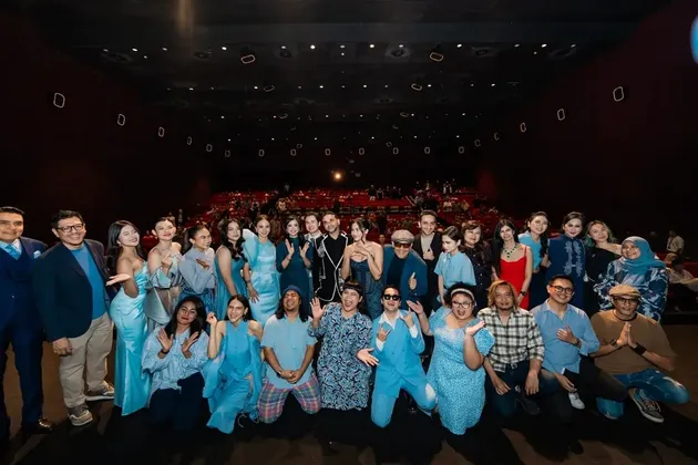 7 Photos of the Cast at the Gala Premiere of the Film 'THE LAST FLIGHT'