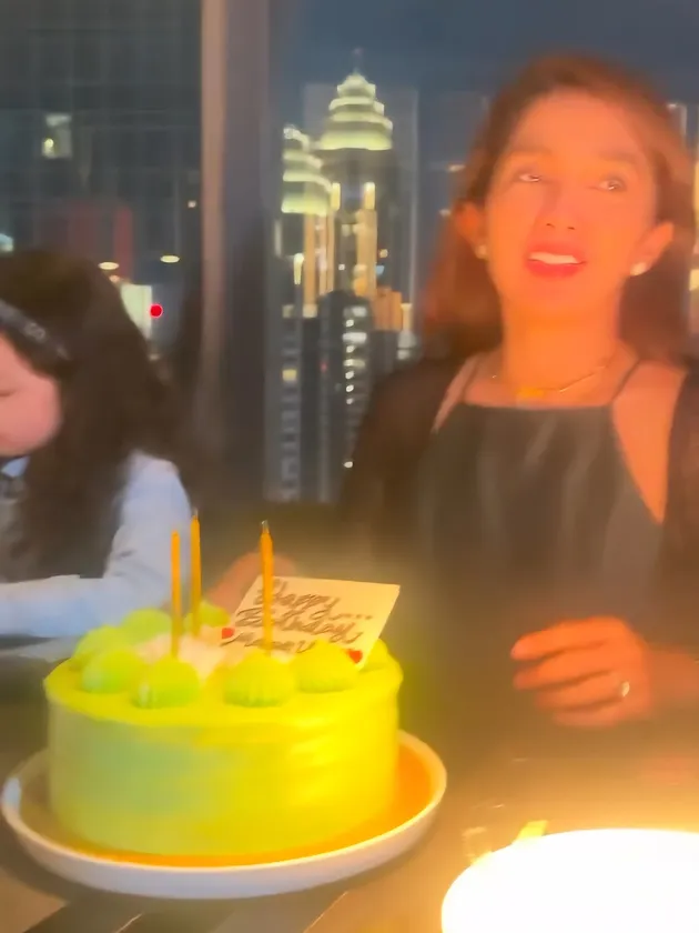 7 Potret Perayaan Ultah Ussy Sulistiawaty, Dapat Kejutan Manis dari Andhika Pratama - Dinner ...