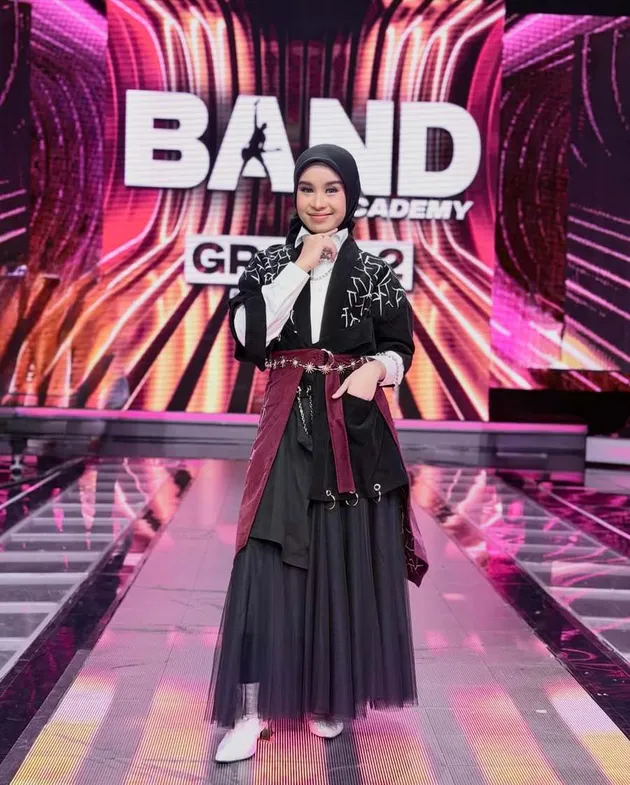 7 Potret Terbaru Mila DA7 yang Makin Bersinar, Tampil Cantik di Band ...