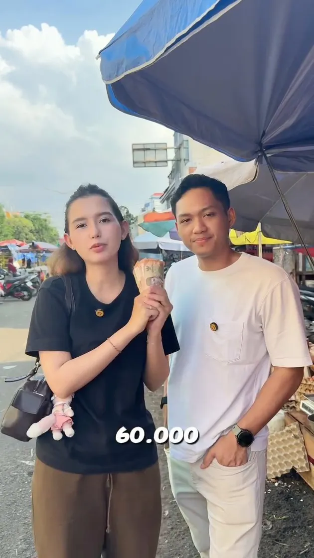 8 Potret Azriel Hermansyah dan Sarah Menzel Belanja di Pasar ...