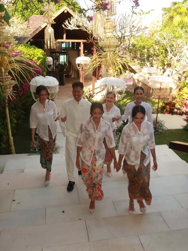 8 Potret Bridesmaid Jennifer Coppen saat Siraman dan Pengajian, Hadir ...