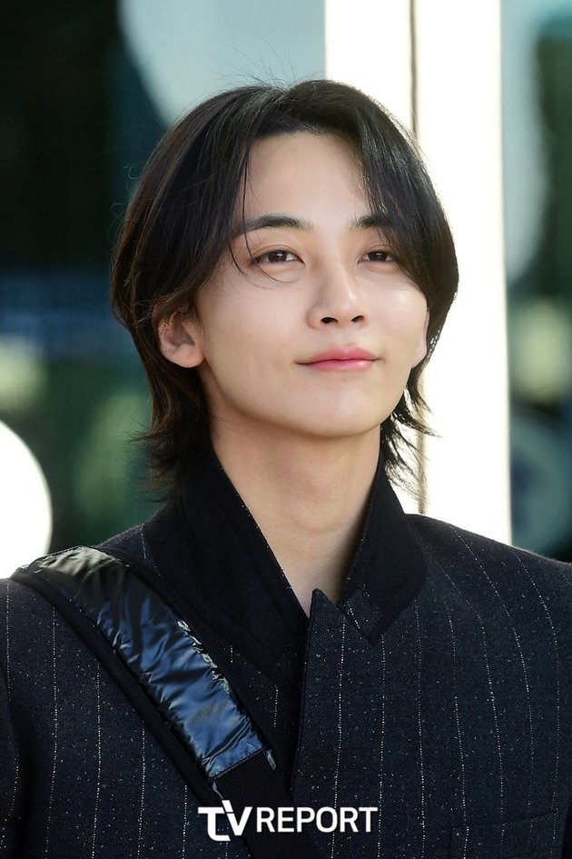8 Potret Idol K-Pop yang Semakin Ganteng dan Disebut Cocok dengan ... 8 Potret Idol K-Pop yang Semakin Ganteng dan Disebut Cocok dengan ...