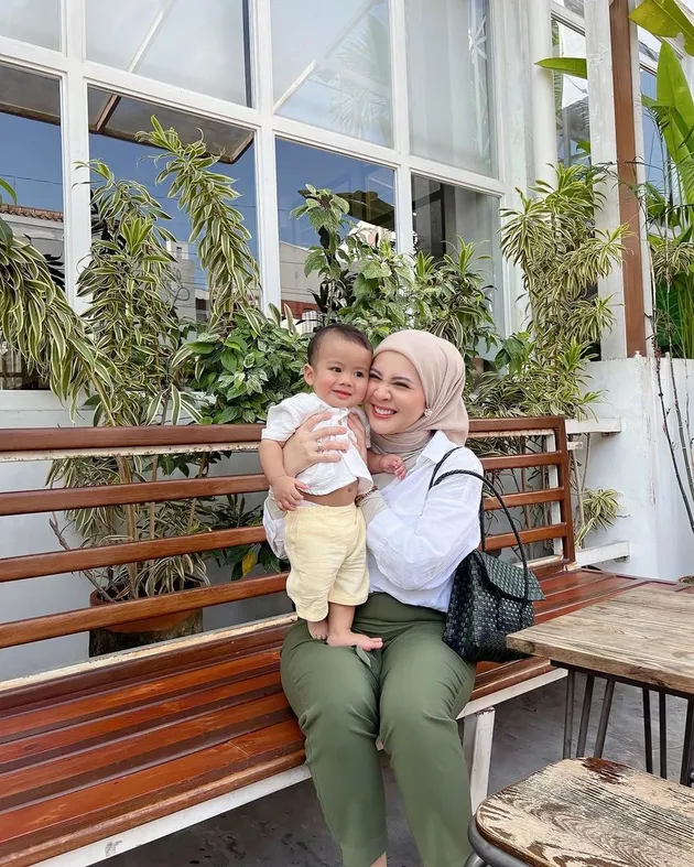 8 Potret Kesha Ratuliu Inviting Husband and Children on Vacation to ...