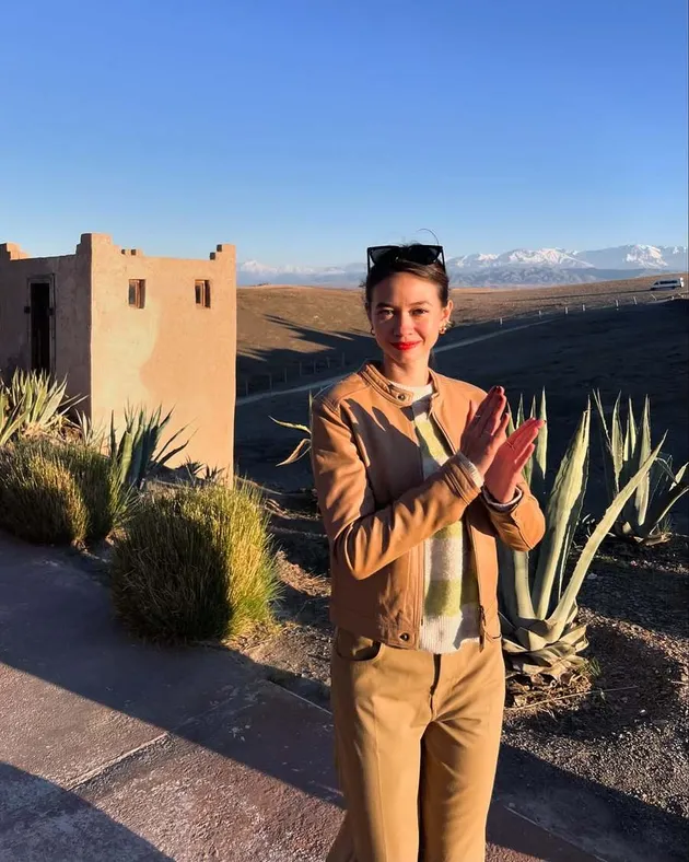 8 Portraits of Yuki Kato's Vacation in Morocco, Wearing Earth Tone ...
