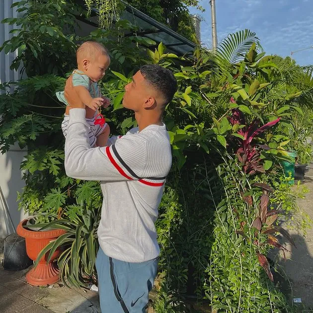 9 Potret Fadly Faisal, Vanessa Angel's Handsome Brother who has a ...