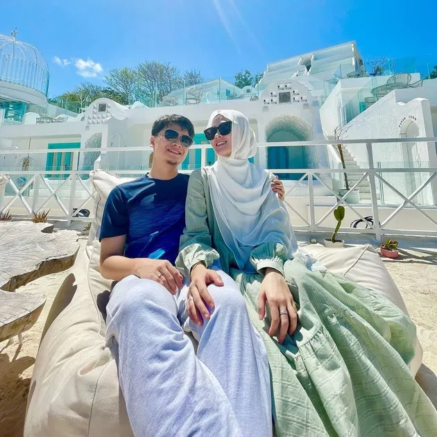 9 Portraits of Alvin Faiz and Henny Rahman's Honeymoon in Labuan Bajo ...