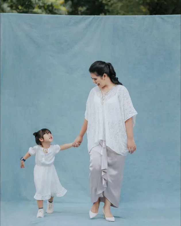 9 Photoshoot Portraits of Kahiyang Ayu & Bobby Nasution in White ...