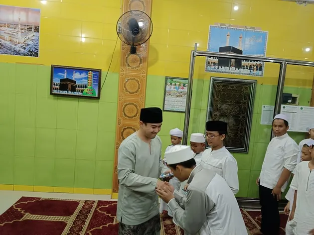 9 Photos of Syazwan Suhaimi Breaking Fast with Orphans, Reveals There's ...