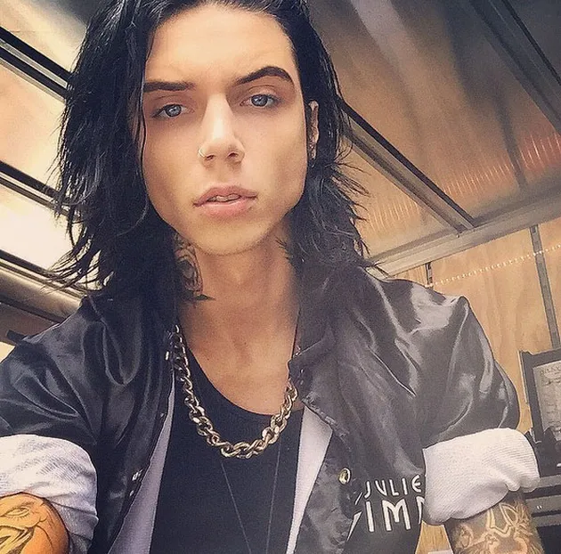 Andy Biersack Si Emo Super Cool Yang Siap Bikin Para Cewek Gerah