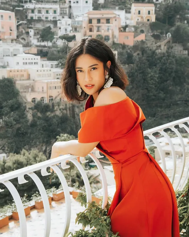 Berbagai Pose Dian Sastro Saat Photoshoot, Secantik Supermodel ...