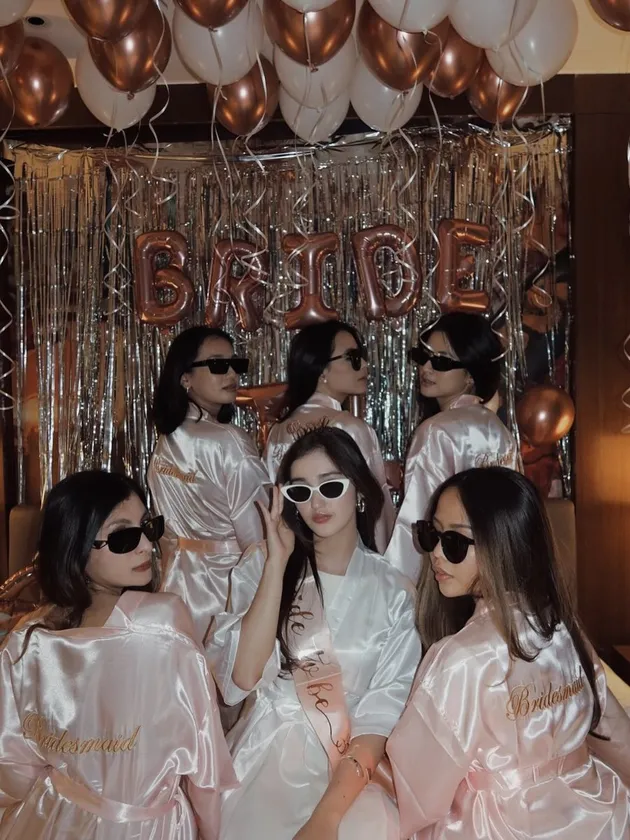 Bridal Shower Ranty Maria Full of Surprises from Friends, Happy Before ...