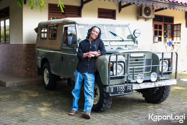 Not a Vintage Public Vehicle, These are 8 Pictures of Mandra's Classic ...