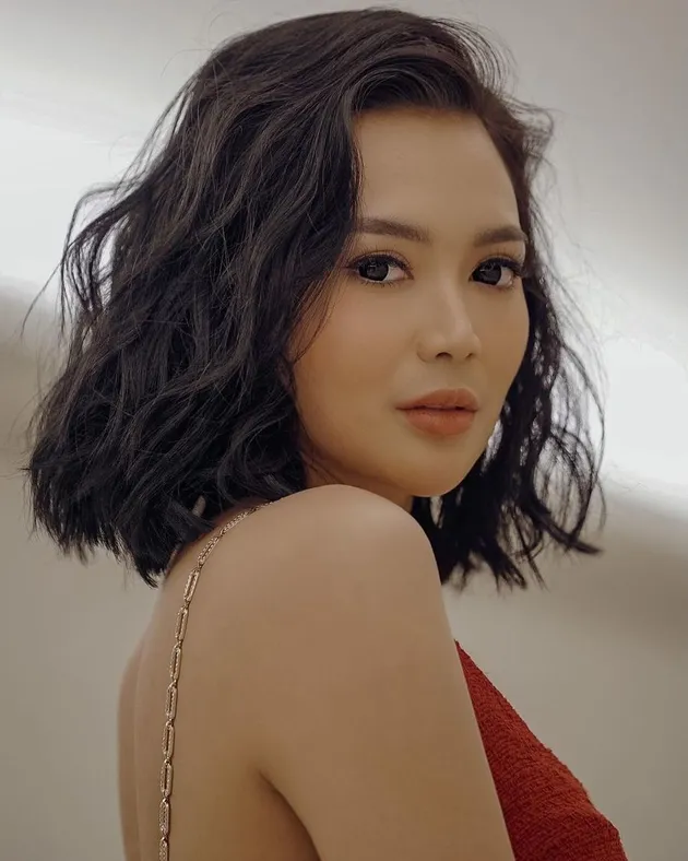 Enchanting Beauty, 7 Portraits of Wika Salim Wearing a Red Dress While ...