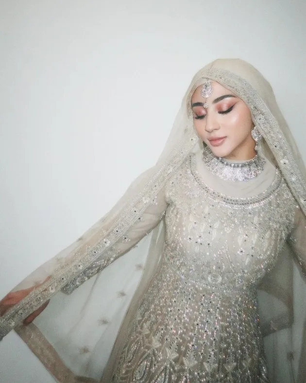 Margin Wieheerm Looks Stunning, 10 Photos of Her Wearing Indian Sari ...