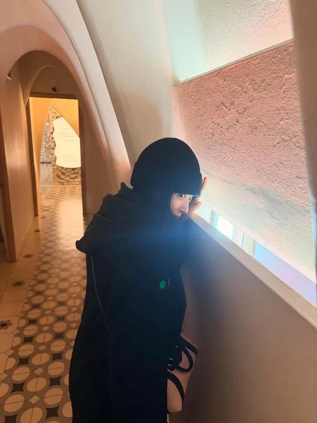 The Beauty of Shin Min Ah During Her Honeymoon, Kim Woo Bin Understands ...