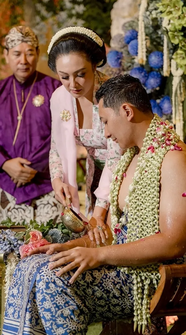 The Beauty of Tata Cahyani at the Siraman of Darma Mangkuluhur ...