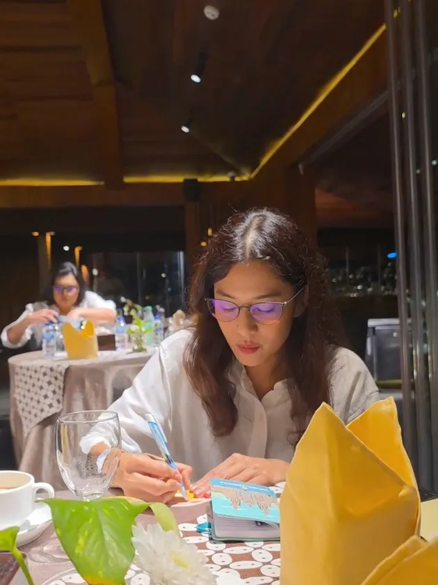 Dian Sastrowardoyo Rayakan Waisak di Borobudur, Kirim Surat untuk ...
