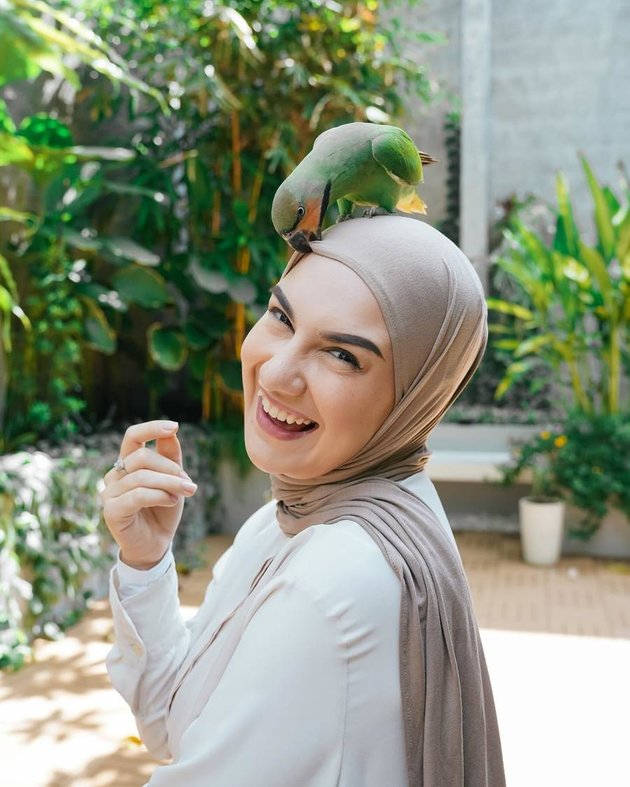 8 Potret Irish Bella yang Mendoakan Percerainnya dan Suaminya yang ...