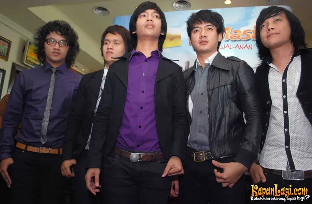 D MASIV RILIS ALBUM PERJALANAN - KapanLagi.com D MASIV RILIS ALBUM PERJALANAN - KapanLagi.com