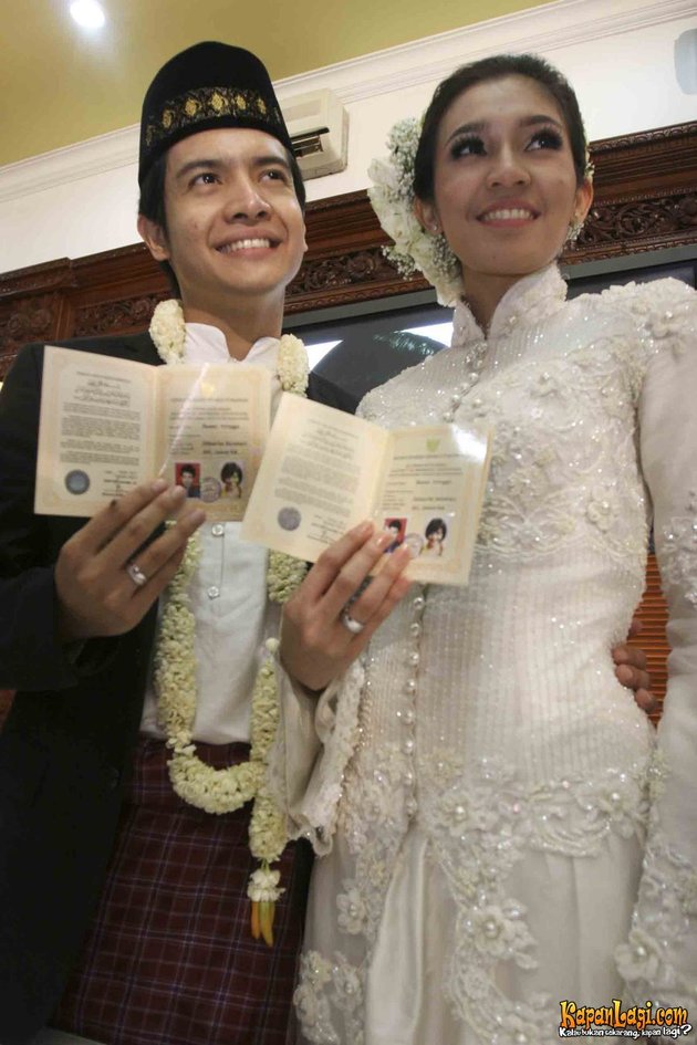 DIMAS SETO - DHINI AMINARTI - KapanLagi.com DIMAS SETO - DHINI AMINARTI - KapanLagi.com