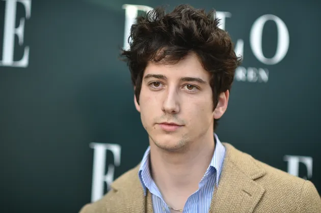 Handsome Photos of Milo Manheim, the Actor Playing Flynn Rider in ...