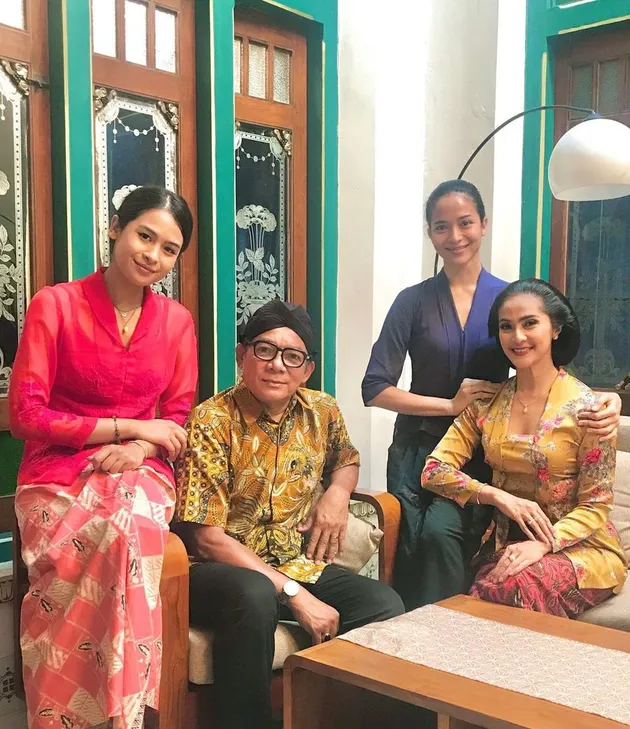 Photo of Maudy Koesnaedi with Maudy Ayunda and Putri Marino, Like a ...