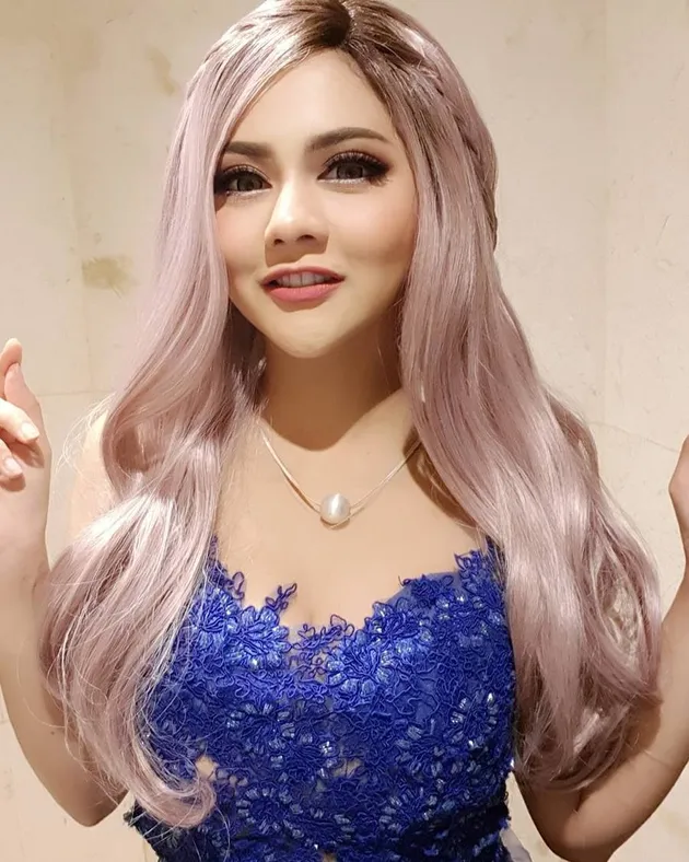FOTO: Pesona Cantik Flawless Jenita Janet, Bak Barbie Hidup - KapanLagi.com