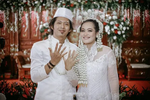 FOTO: Romantisme Pernikahan Rafi D'Academy 4, Mesra Bikin Baper ...