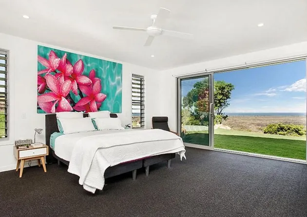 FOTO: Tempat Menginap Miley Cyrus di Australia, Megah & Asri ...