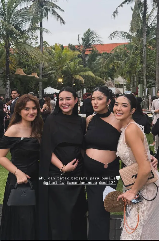 Beautiful Style of Pregnant Ochi Rosdiana Shows Baby Bump at Ranty ...