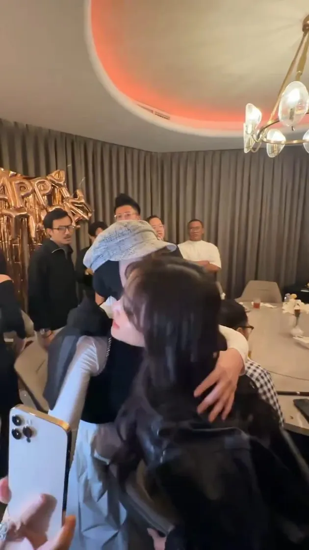 Ini Hadiah yang Diberikan Fuji untuk Venna Melinda, Ibu Verrell Bramasta yang Tengah Ultah ...