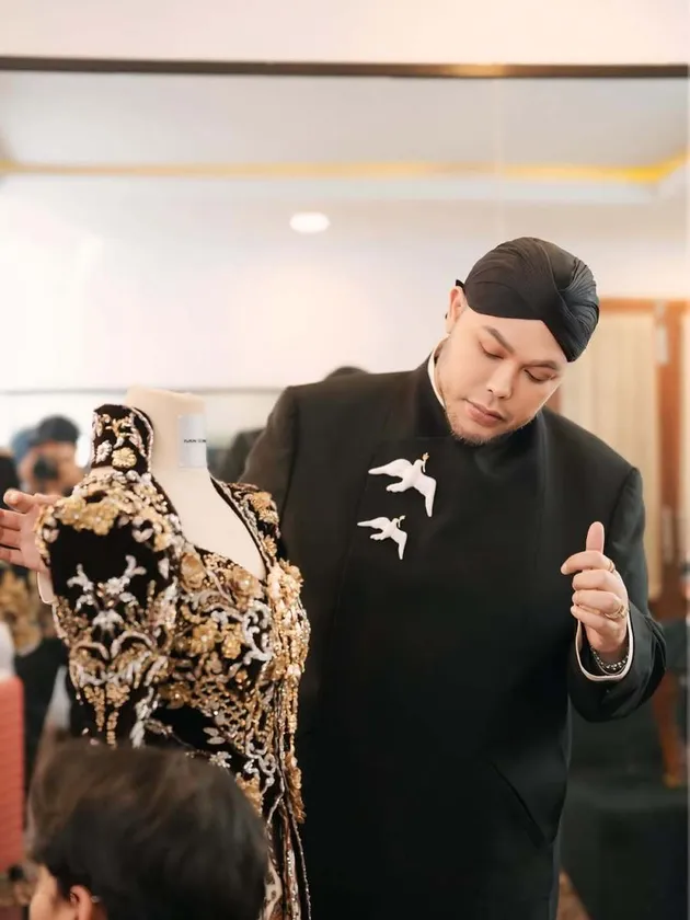 Ivan Gunawan Rancang Gaun Pengantin Anak dan Mantu Soimah, Satu Set 350 ...