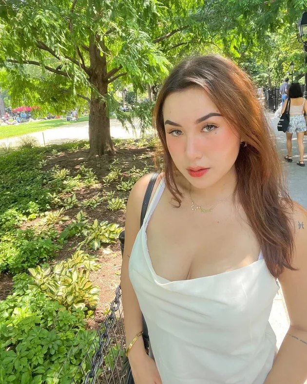 Rarely Seen, 8 Portraits of Audrey Davis, David Bayu's Grown-Up Daughter - Beautiful and Hot