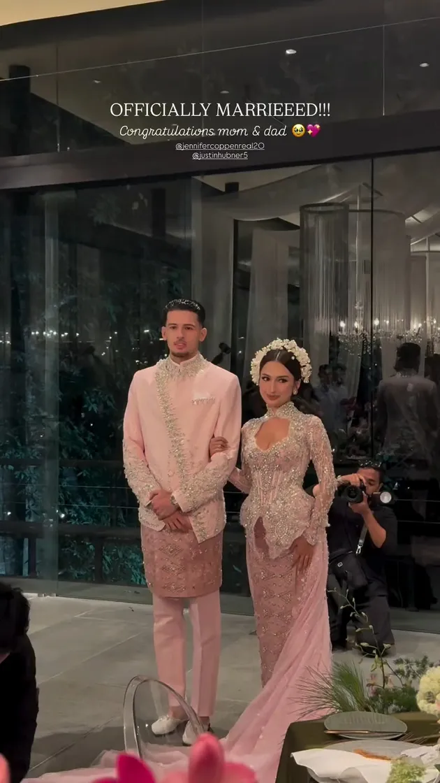 Jennifer Coppen dan Justin Hubner Serasi Pakai Pink di Resepsi ...