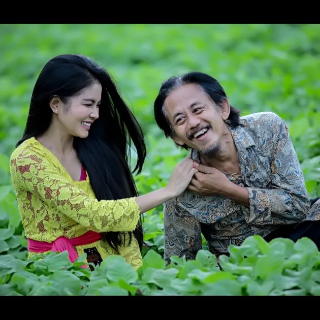 Karina Ranau Visits the Grave of Epy Kusnandar Ahead of Ramadan 2026 ...