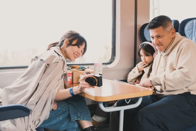 Ke Mana-Mana Masih Nempel Bertiga, Intip 10 Potret Liburan Gading Gisel Gempi Jelajahi Eropa ...